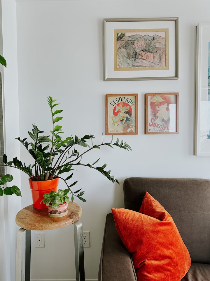 Modern Bohemian Apartment In The City - Toronto, ON