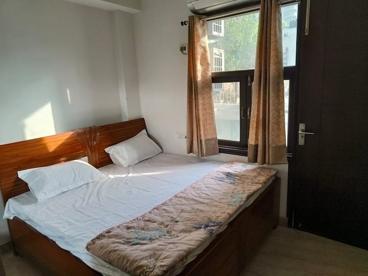 Apartment In Delhi - New Delhi