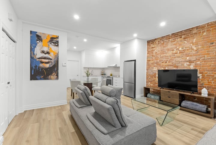 Luxurious Plateau Apt W/ Patio-steps From Mt Royal - Montreal