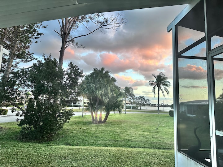 Lakeside Retreat; Peace & Sunshine Await You - Sebastian, FL