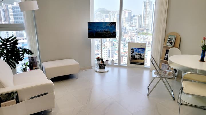 광안리 초고층뷰/해변 20m/신축/19평/방2 욕실2/심플하고 청결한 여니하우스 - Busan Station