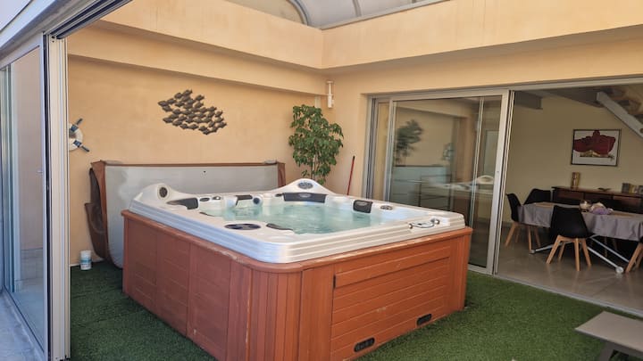 Maison Vue Mer Avec Jacuzzi, Aux Goudes. - Marseille