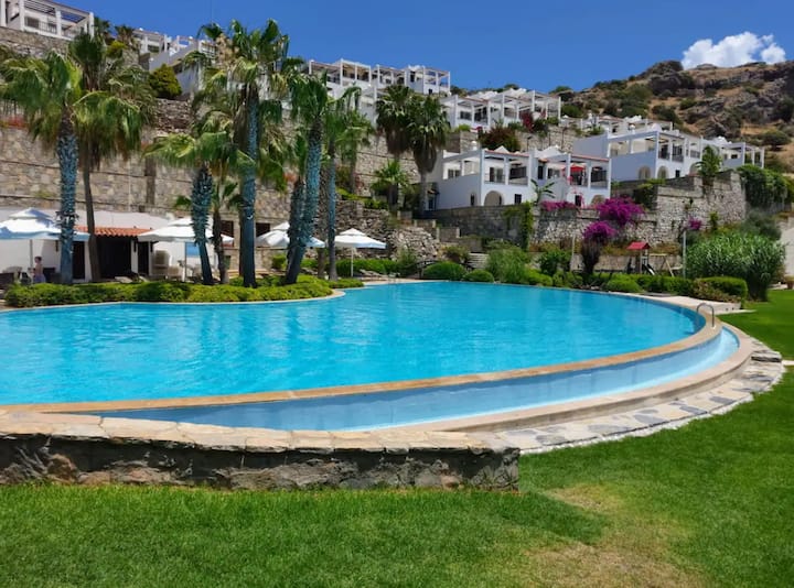 Yalıkavak'ta Deniz Manzaralı Sitede 3+1 Villa - Yalıkavak