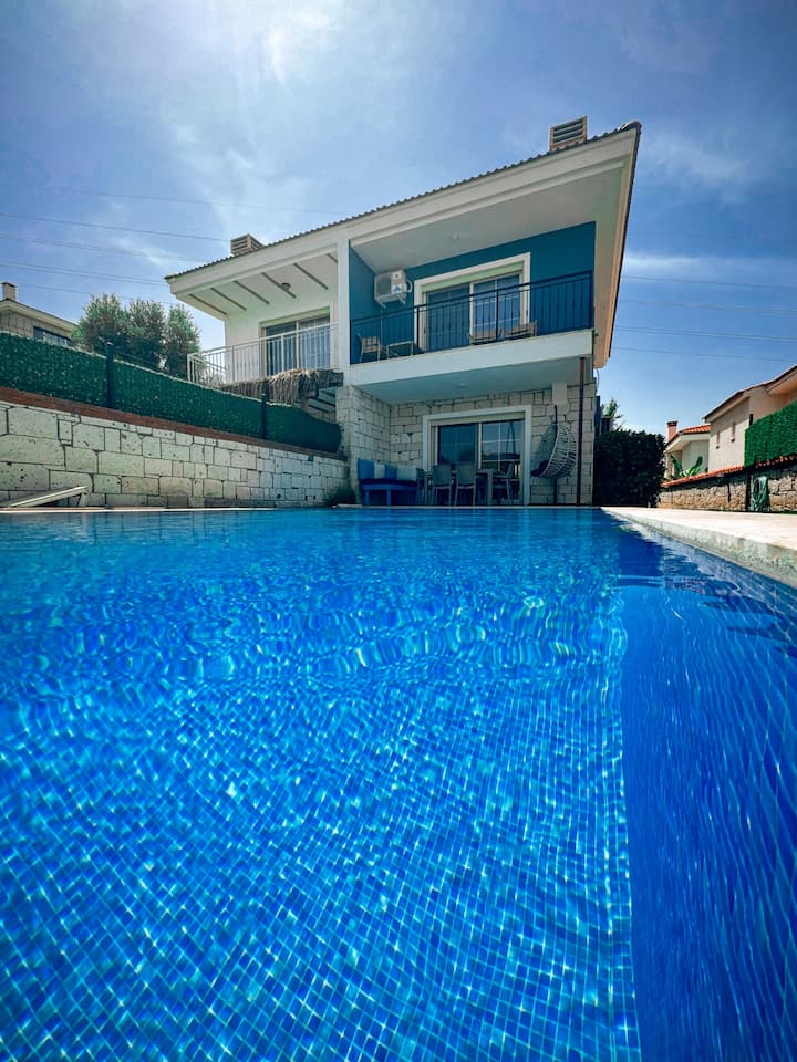 Gorgeous Villa Wth Swimming Pool - Çeşme