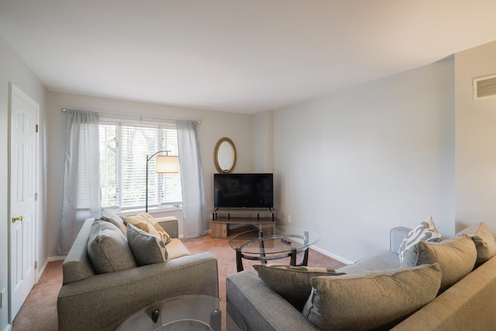 2 Bd, Townhouse W Garage - Wilmington, DE