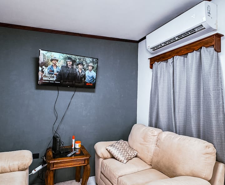 House+kitchen+wifi+parking+ac+dryer At@santa Ana - Santa Ana