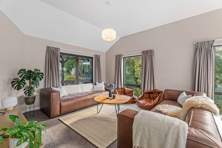 Tahuna Lakeview Family Retreat With Spa! - Queenstown