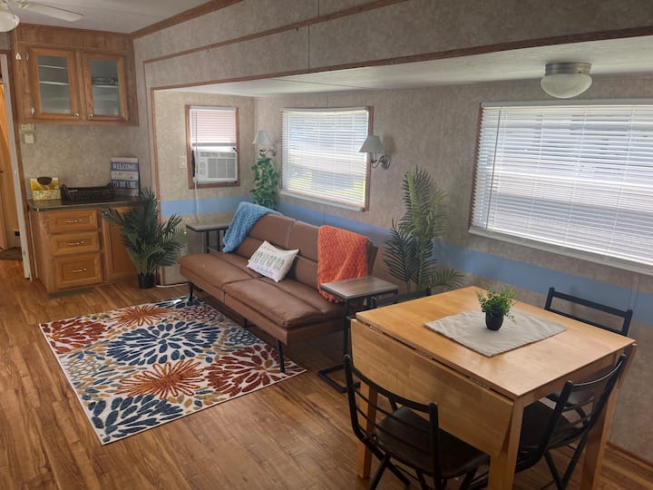 Oasis By The Lake - Access To Pool & Playground - Burlington, VT