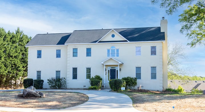 Spacious And Stylish House In Ballantyne - Charlotte, NC