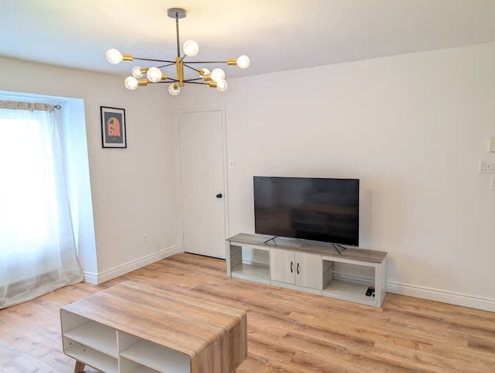 Bright 3br Apt Near Montreal - Longueuil