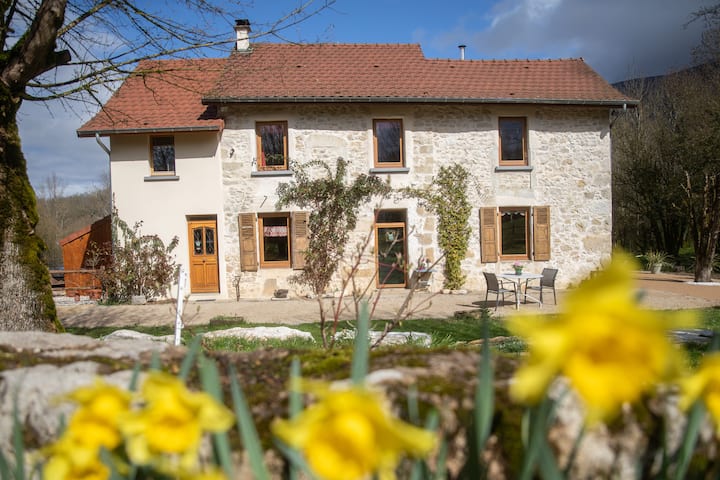 Gîte Des Buis De L'ain - 3 * Pour 3/4 Personnes - Morestel