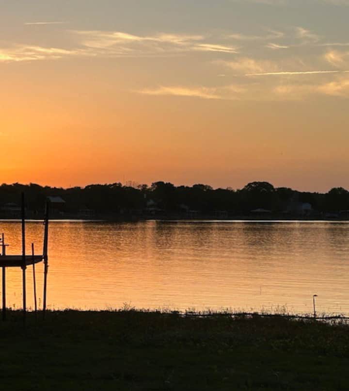 Lake Side Cottage - Weatherford, TX