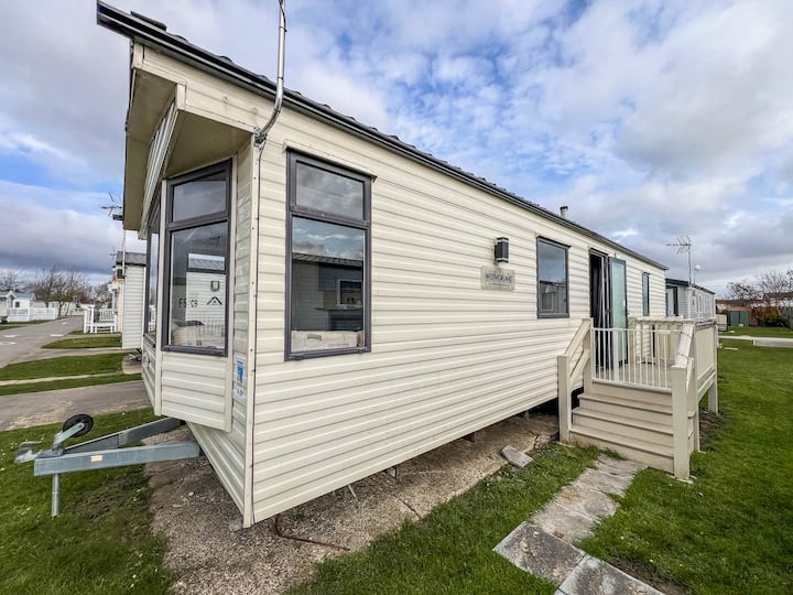 Caravan With Wi-fi At Dovercourt Park, Ref 44609c - Harwich