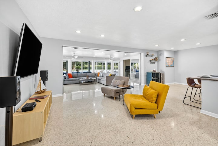Huge Salt Pool,park Views,modern Open Concept,3b2b - Tampa Bay, FL