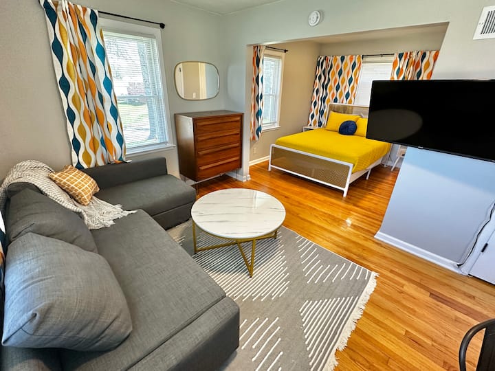 Vintage Vibes Villa Entire Home W/kitchen, Laundry - Lincoln, NE