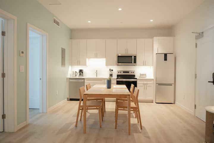 Spacious 2br Apartment With Pool -Seven Mile Beach - Cayman Islands