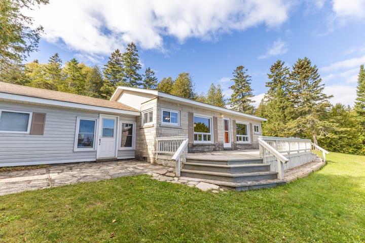 Waterfront On Georgian Bay- Private Deck And Yard - Bruce Peninsula