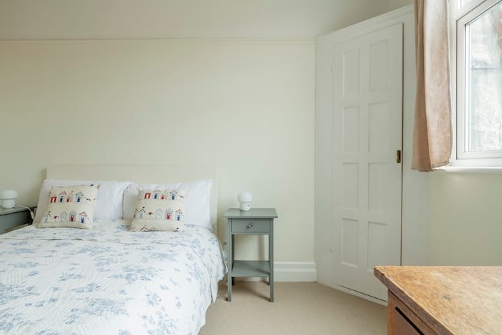 Spacious Retreat Opposite Park (Parking Available) - Brighton