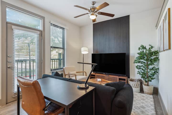 Uptown Gem. Perfect For Extended Stays! - Dallas, TX