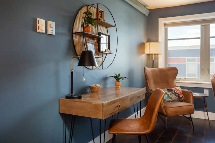 Downtown Oasis: 2-bedroom Retreat S206 - Billings, MT