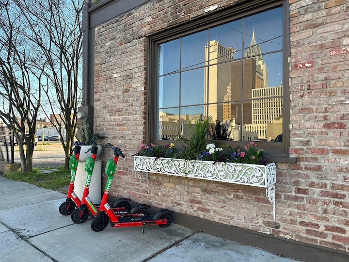 Downtown Mobile With Balcony! 
Joachim St, Unit B - Mobile, AL