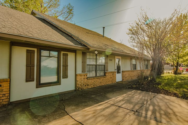 Central Spacious Stilly Home- With Game/gym Room - Stillwater, OK