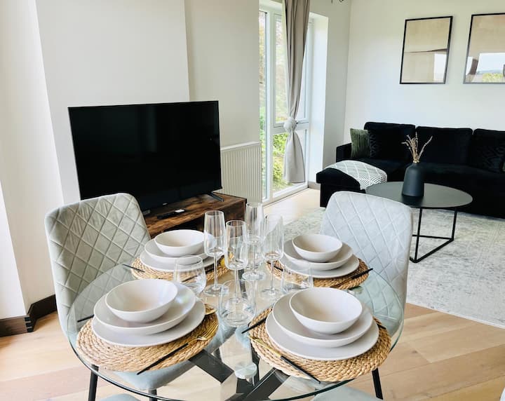 Spacious 2 Bed Apartment | Maidstone East Station - Maidstone