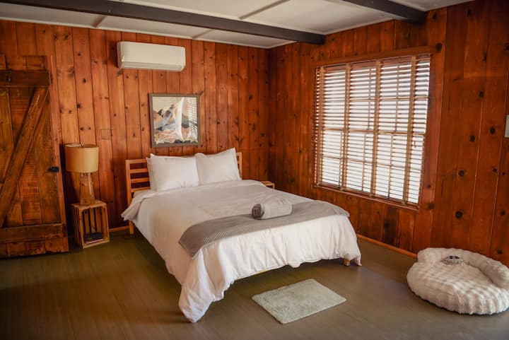 Room 6 | Pet Friendly Motel - Downtown Joshua Tree - Joshua Tree, CA