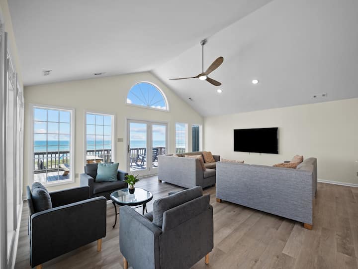 Sea Glass (East) Upscale Beachfront Retreat & Pool - Emerald Isle, NC
