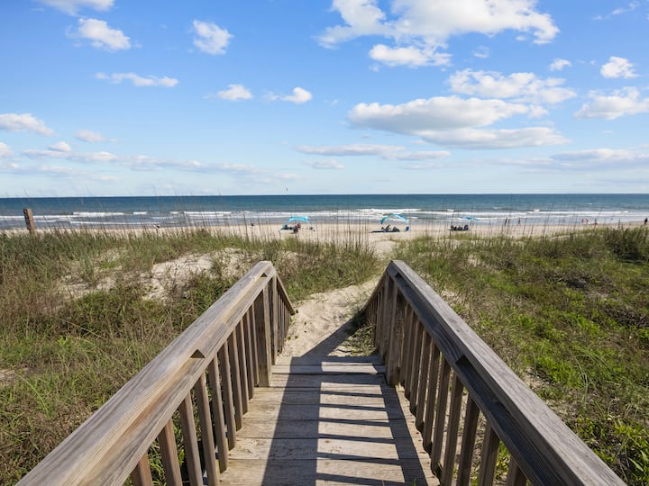 Sea Glass (East) Upscale Beachfront Retreat & Pool - Emerald Isle, NC