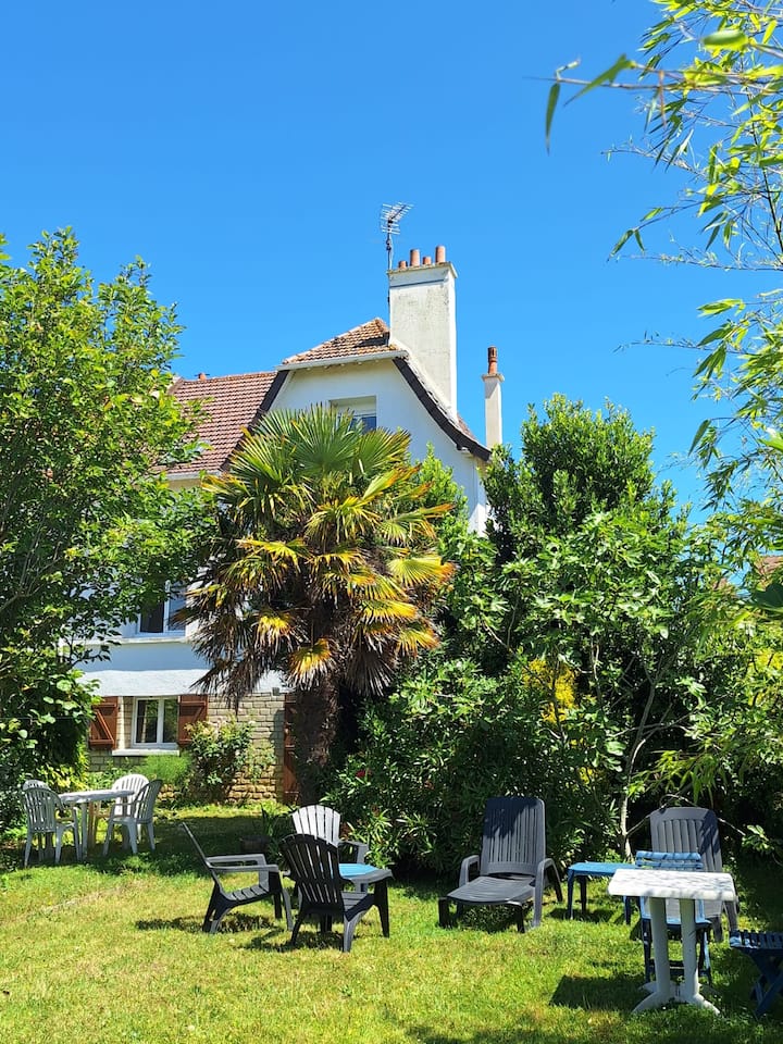 Maison Bord De Mer Avec Jardin - Luc-sur-Mer