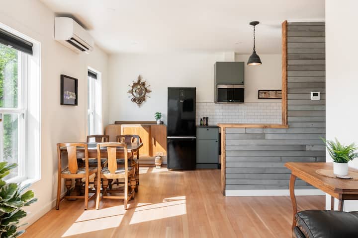 Unit 2 Historic Temperance Hotel/downtown/sleeps 5 - Chemainus