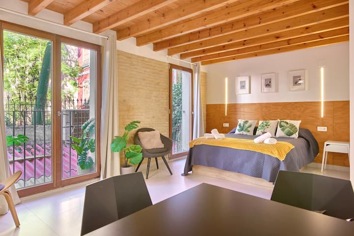 Stylish Flat At Historic Quarter Plaza Del Carmen - Burjassot