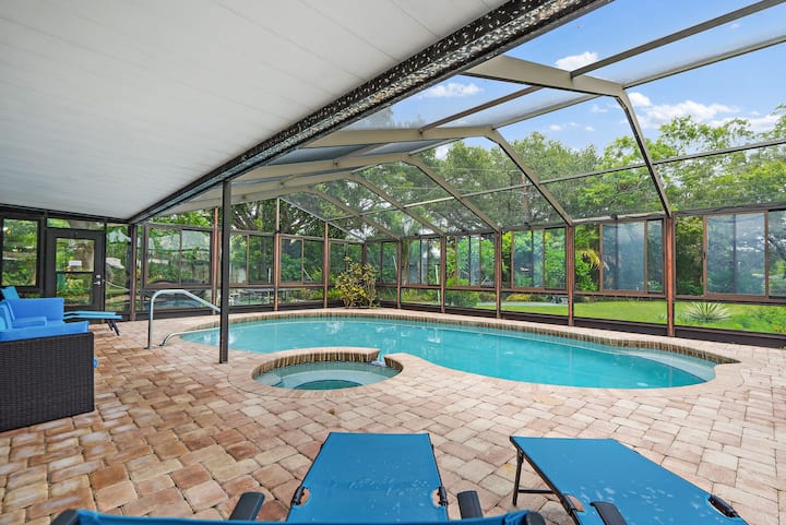 Wake Up To Manatees! Waterfront 3br Home W/ Pool - Clearwater Beach, FL