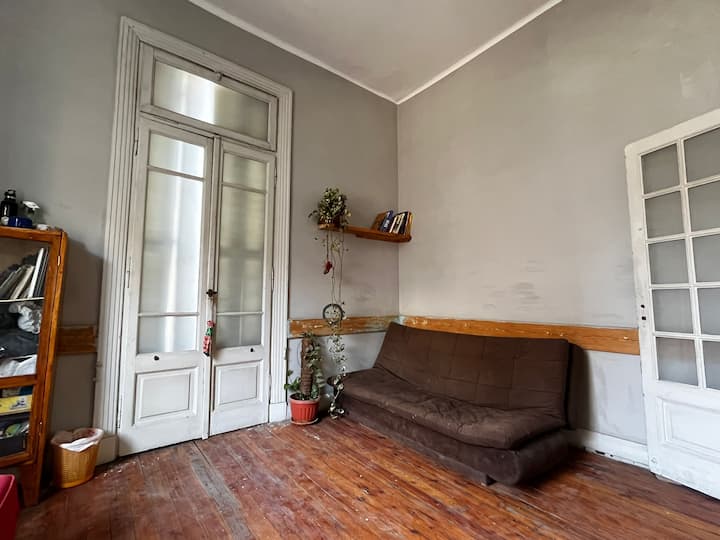 Spacious Wooden Haven Amid Historical Cairo - Le Caire