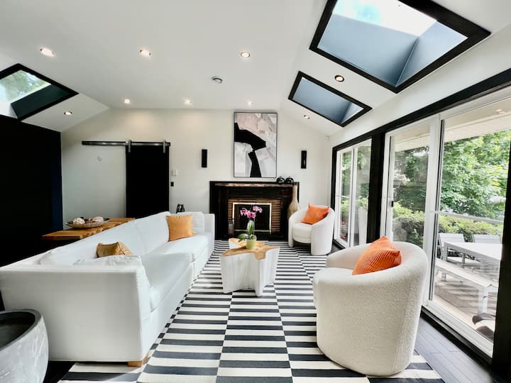 *Rare* Luxury Lakefront: Mins From Downtown Bliss - Halifax, Canada