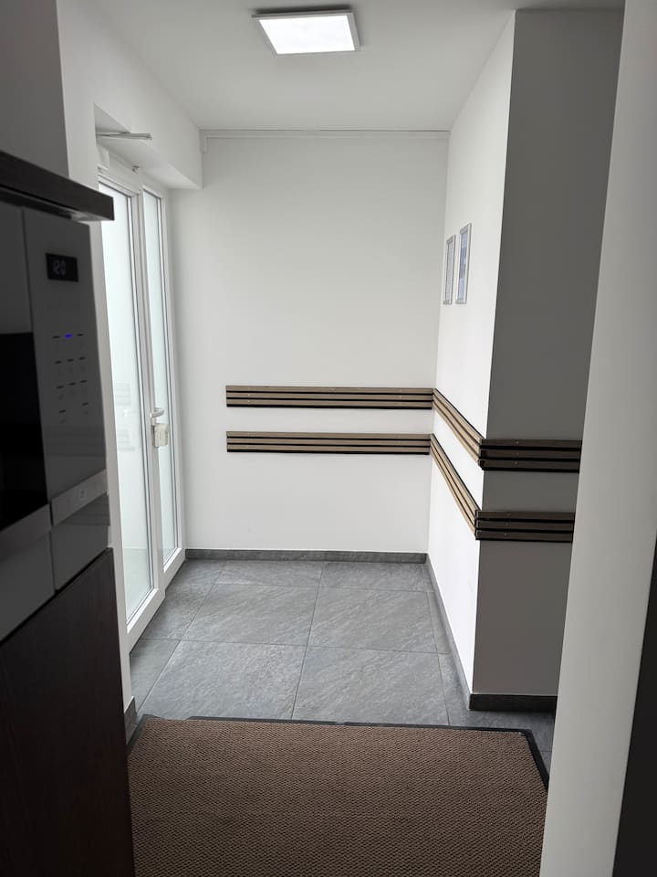 Im Tal 2 Haus - 3 Bad, 2 Kü, 5 Sz, 11 Bett - Klima - Frechen