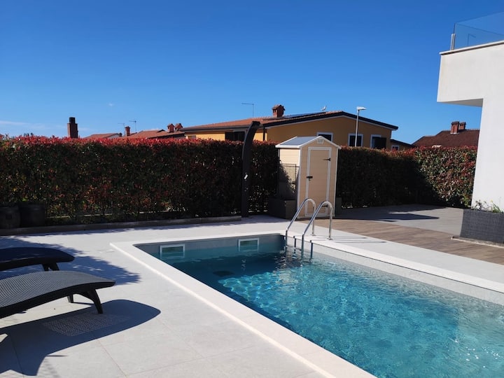Villa Mona Mit Privatpool, Meerblick & Wallbox - Novigrad