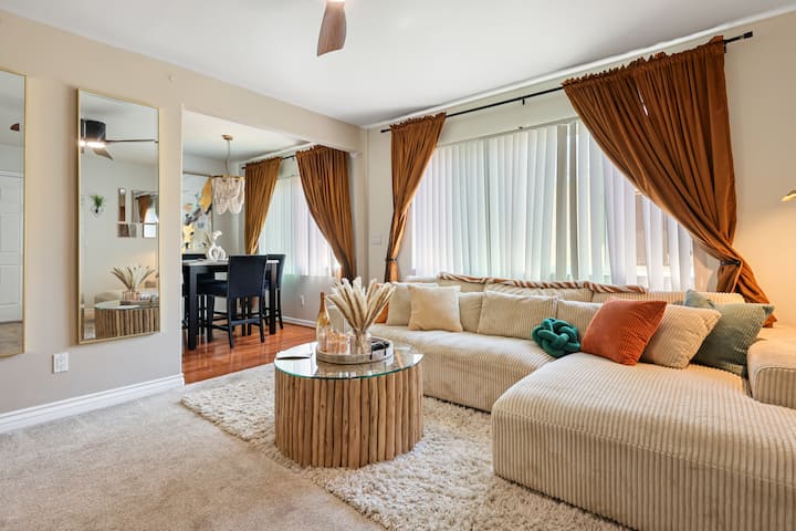 Quiet North Park Luxury Condo W/free Parking & A/c - San Diego