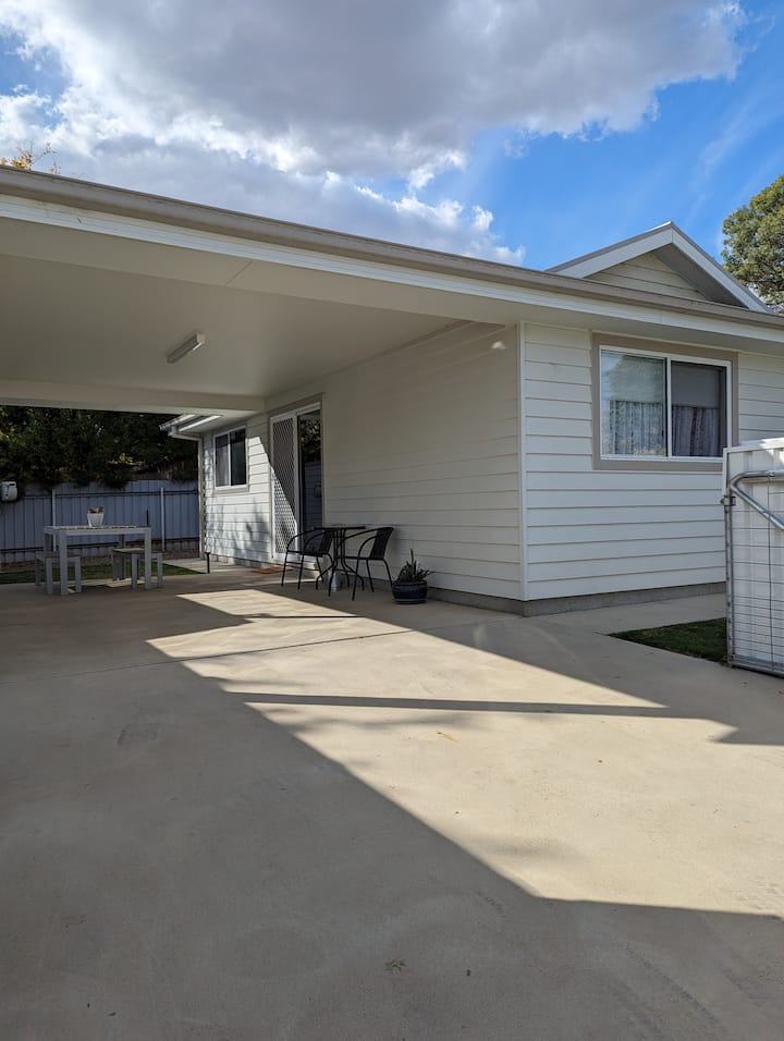 Elizabeth Street Guesthouse - Junee