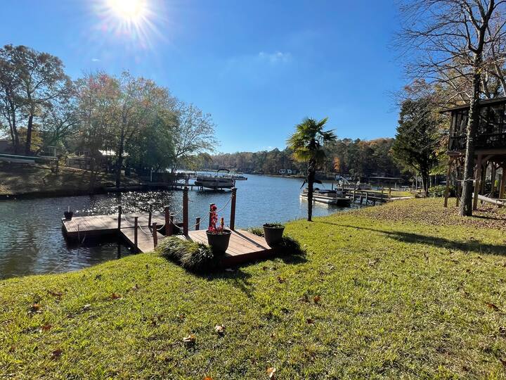 Breezy's Blyss -
 Lake Cottage In Lexington County - Gilbert, SC