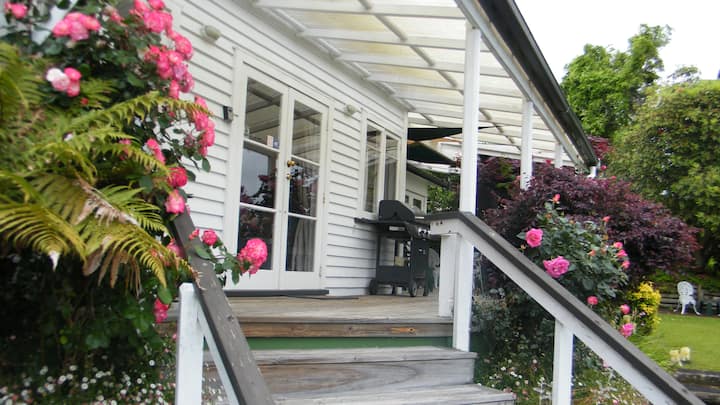 Magpie Cottage - Homestay Bed & Breakfast - Taumarunui