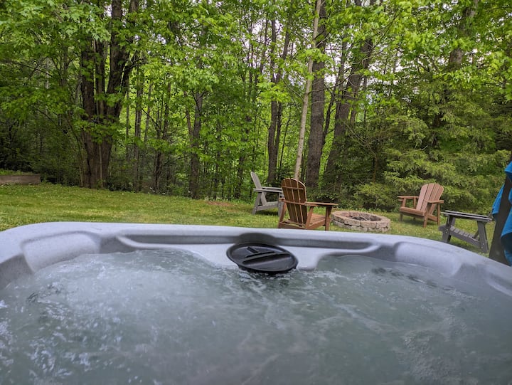 Hot Tub, Ac, Peaceful, Convenient-evermore Cabin - Fleetwood, NC
