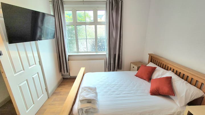 Spacious Flat - Sleeps 4 - Northampton