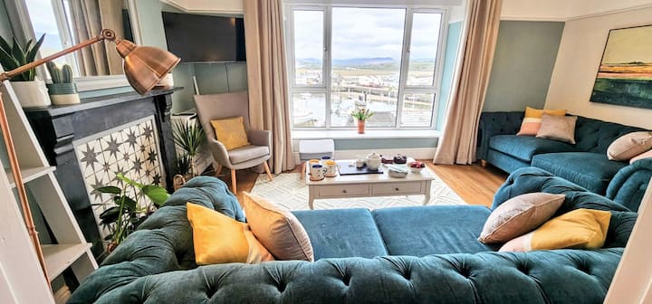 Harbour & Snowdonia Mountain Views, Sleeps 9 - Porthmadog