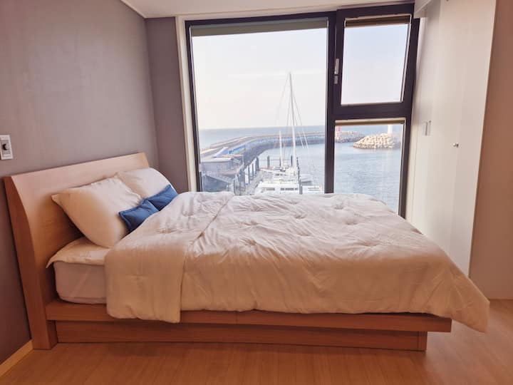 Private Beautiful View Of The Ocean Harbor In Dodu - Jeju International Airport (CJU)