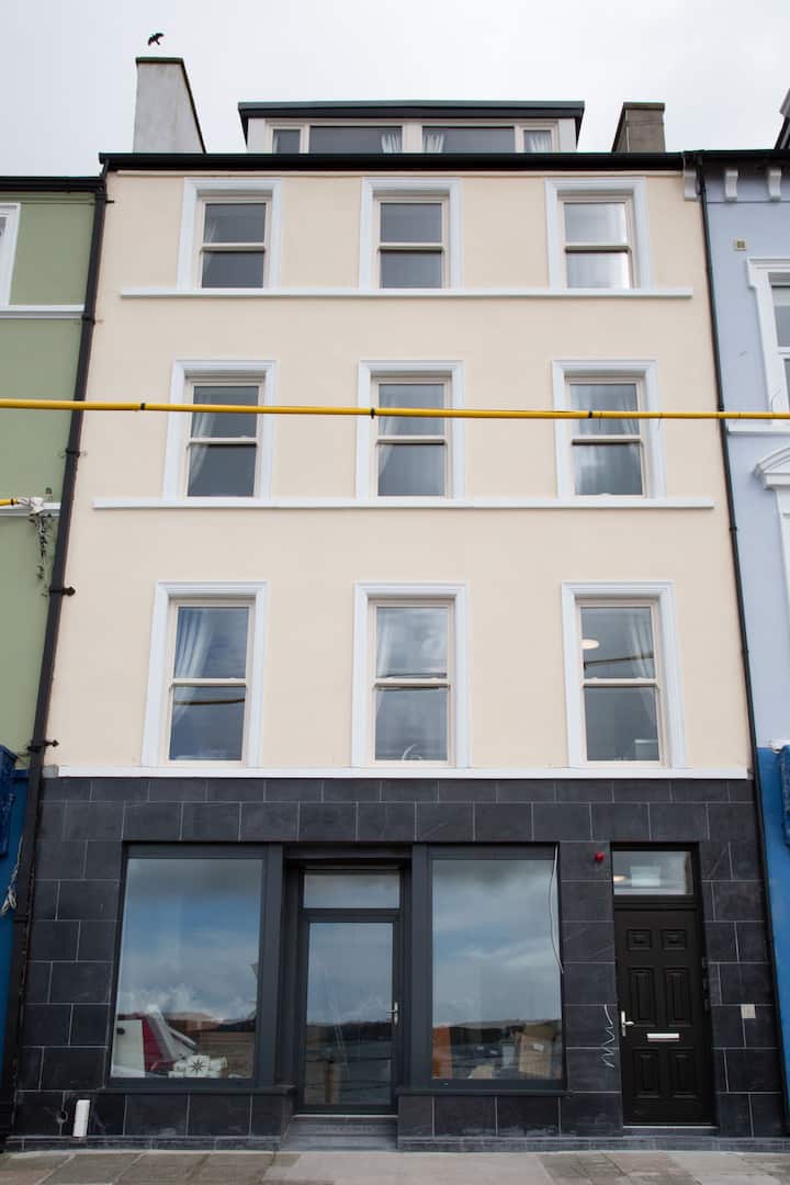 Modern Apartment In Town Center - Cobh