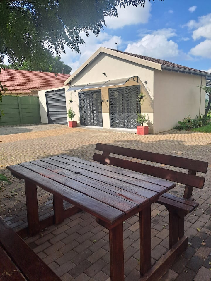 Alderlane 1 Close To O.r. Tambo Airport - Kempton Park
