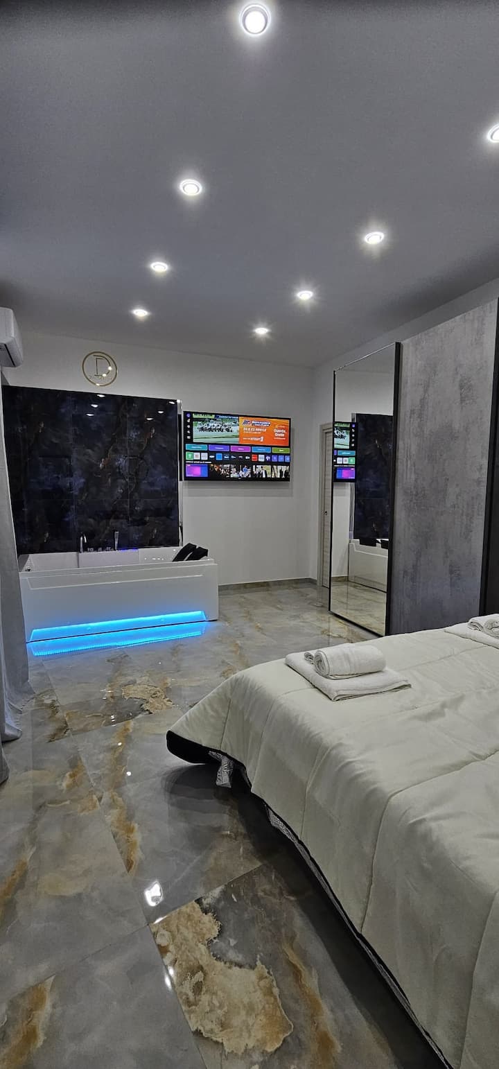 Naples Center Apartment With Hot Tub - Naples