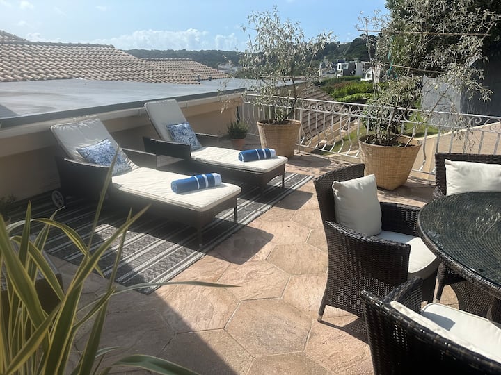 2 Mins Walk From St Brelade’s Bay Beach - Jersey